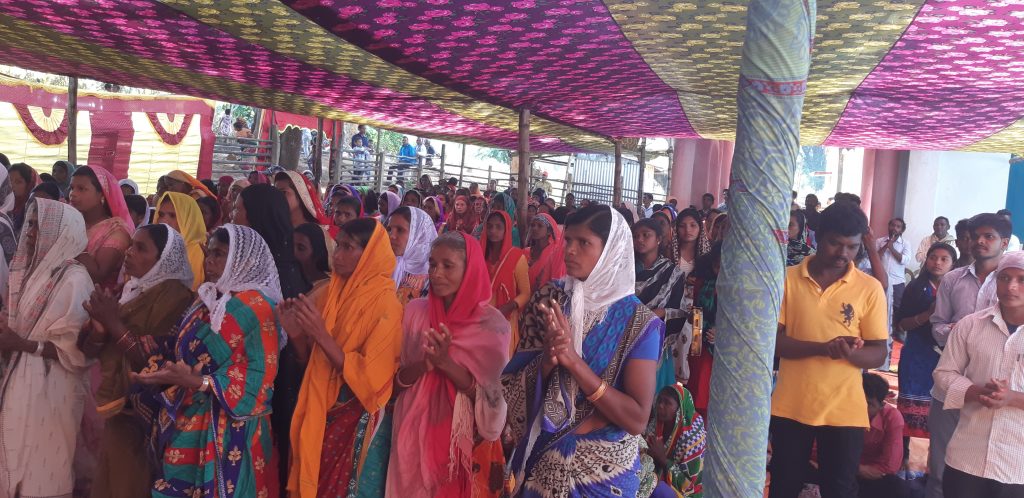 Over 500 souls accept Christ in Indian village as HUNDREDS HEALED in ...